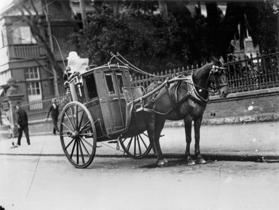 The Cabby and the Couple Highgate Hill 1906 | Highgate Hill and Its History