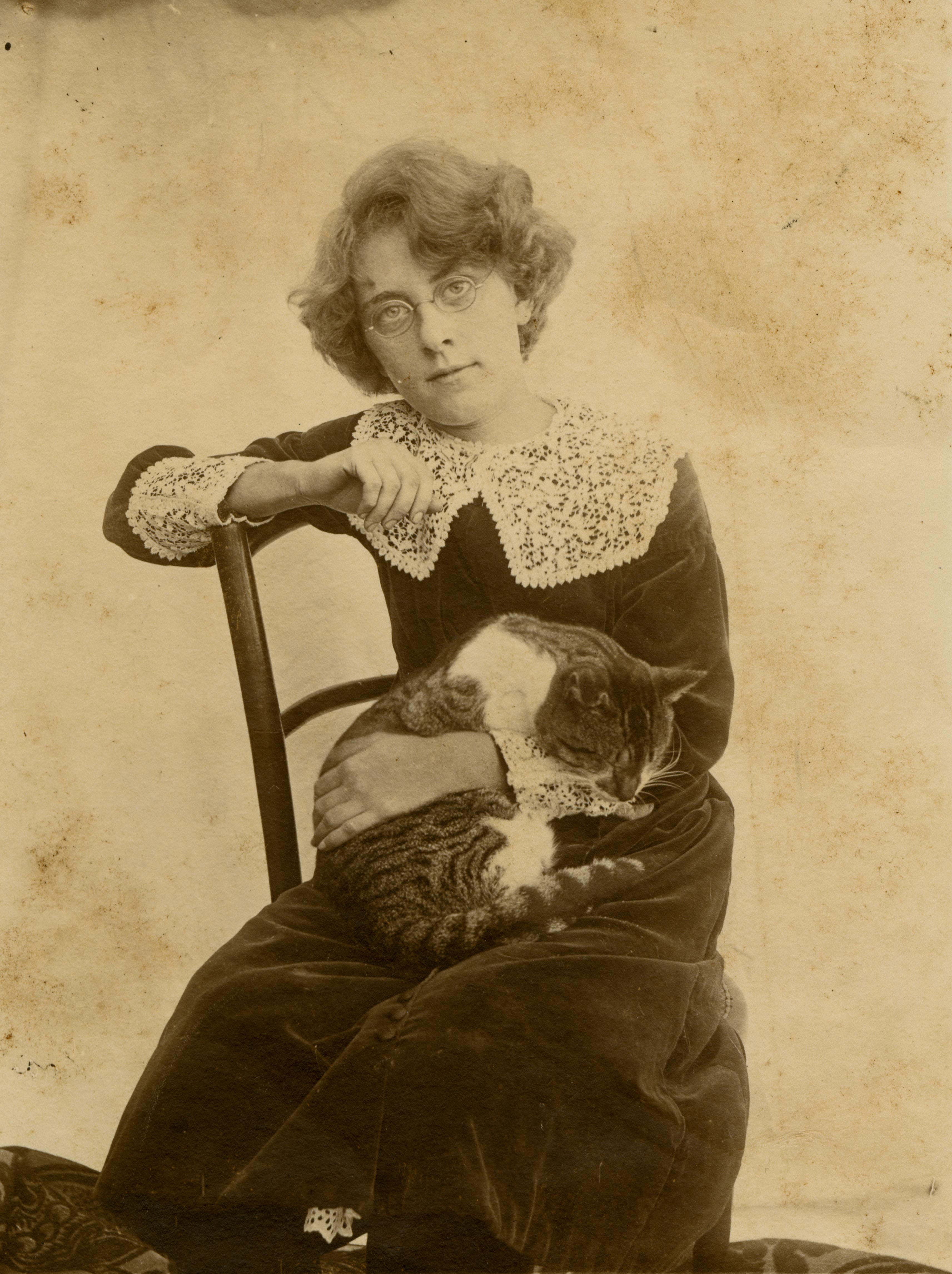 Daphne Mayo – Brisbane Sculptor | Highgate Hill and Its History